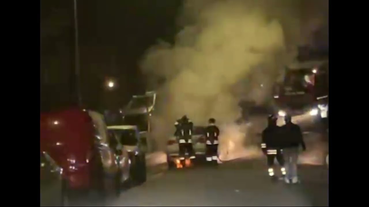 Lecco | Auto in fiamme. Intervengono i Vigili del Fuoco (VIDEO)